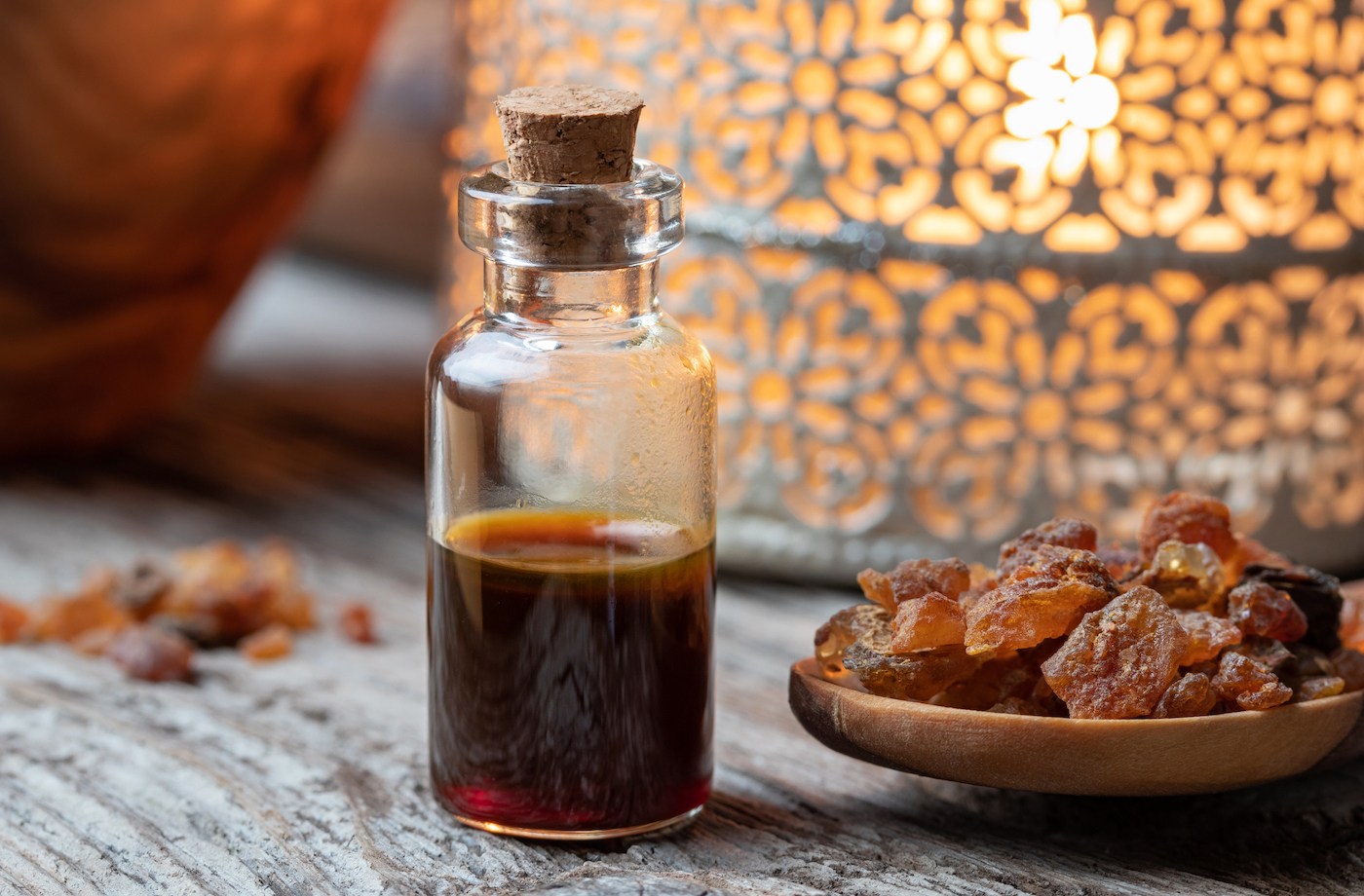 Essential Oils for Thyroid Nodules: User's Guide & Precautions