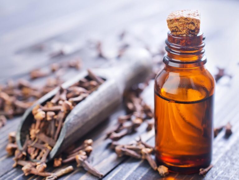12 Best Essential Oils for Toothache, Abscess, and Infection